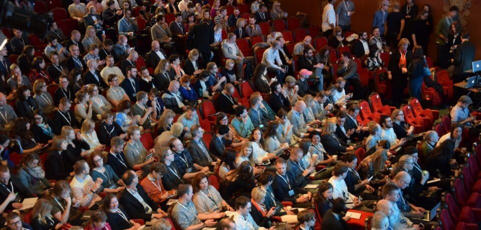 How to Hook Your Audience: The Rule of Three - Yale University Press