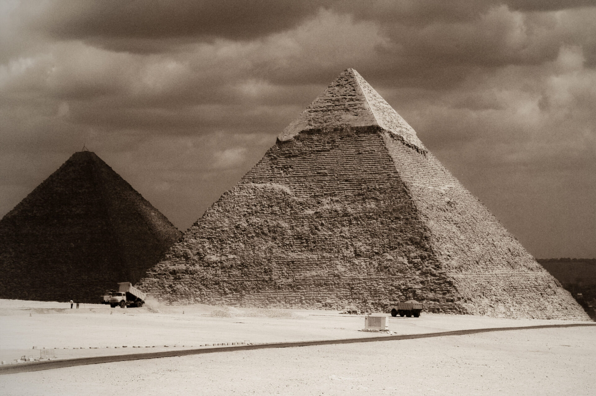 Exploring the Great Pyramid with Cosmic Rays - Yale University Press