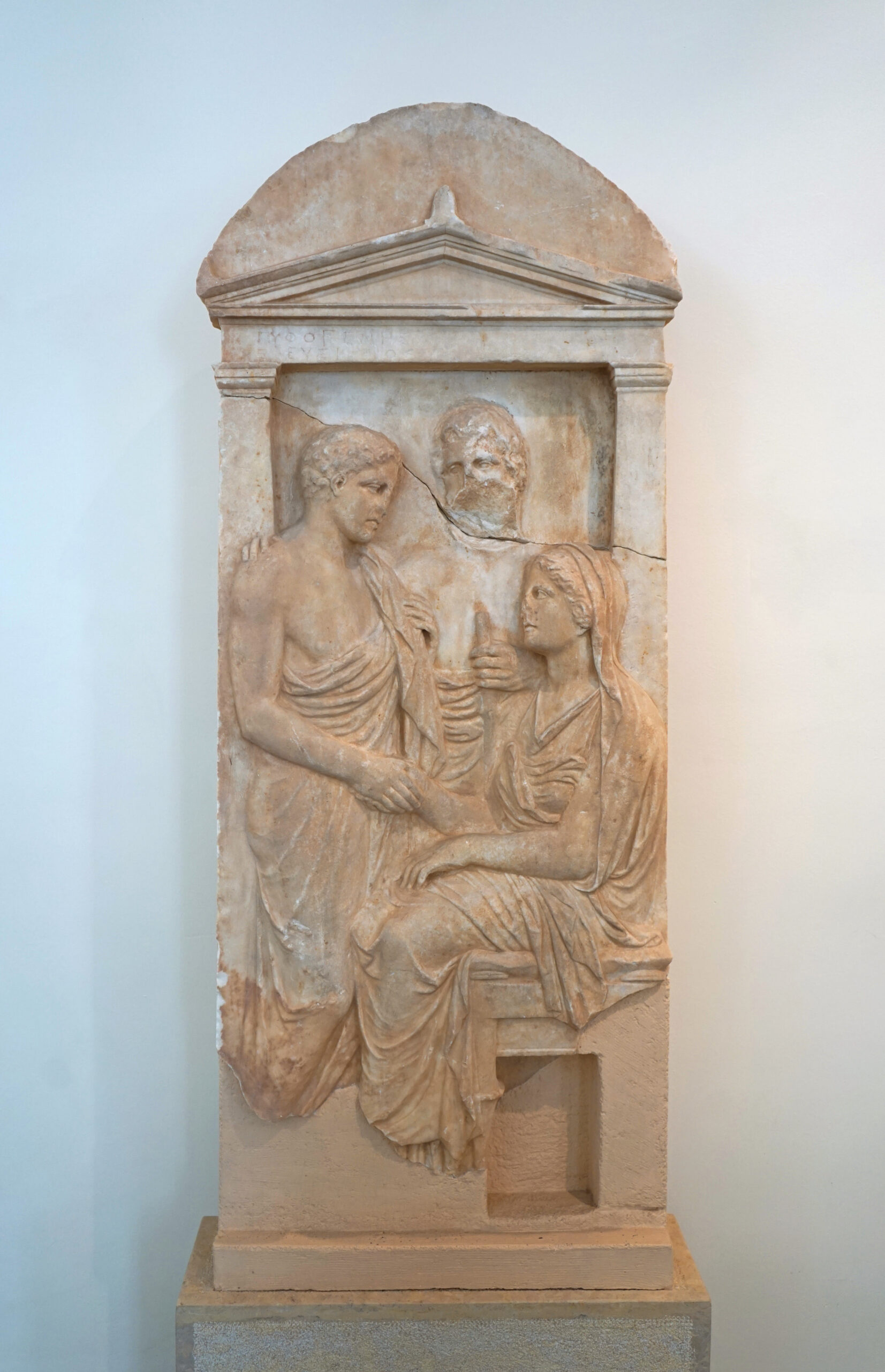 Sculpture Between Life and Death - Yale University Press