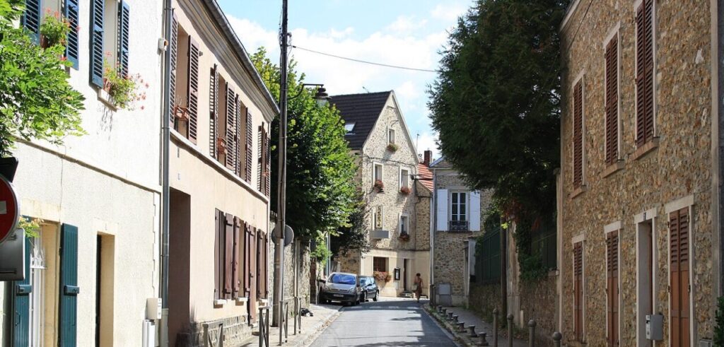 Memories of Chevreuse - Yale University Press